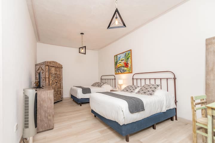 Comfort & Style | Two Queen Beds + Breakfast - San Miguel de Allende