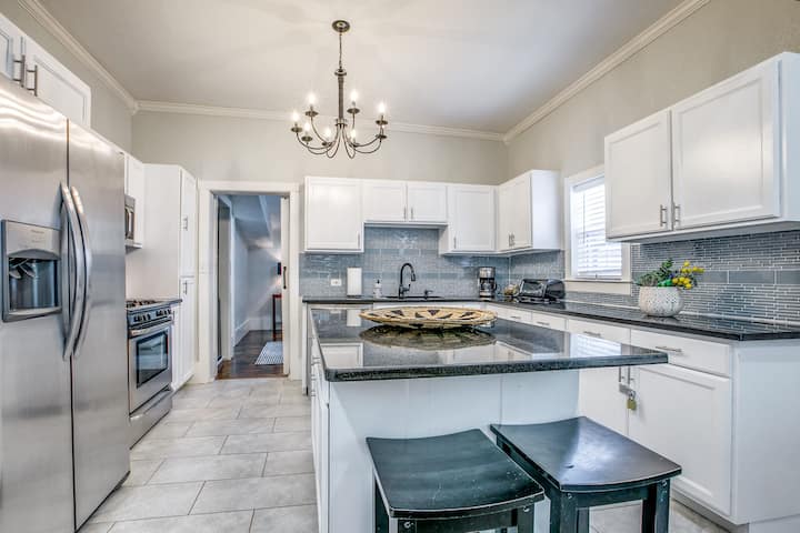 Downtown Home & Studio Steps To Convention/alamo - San Antonio, TX