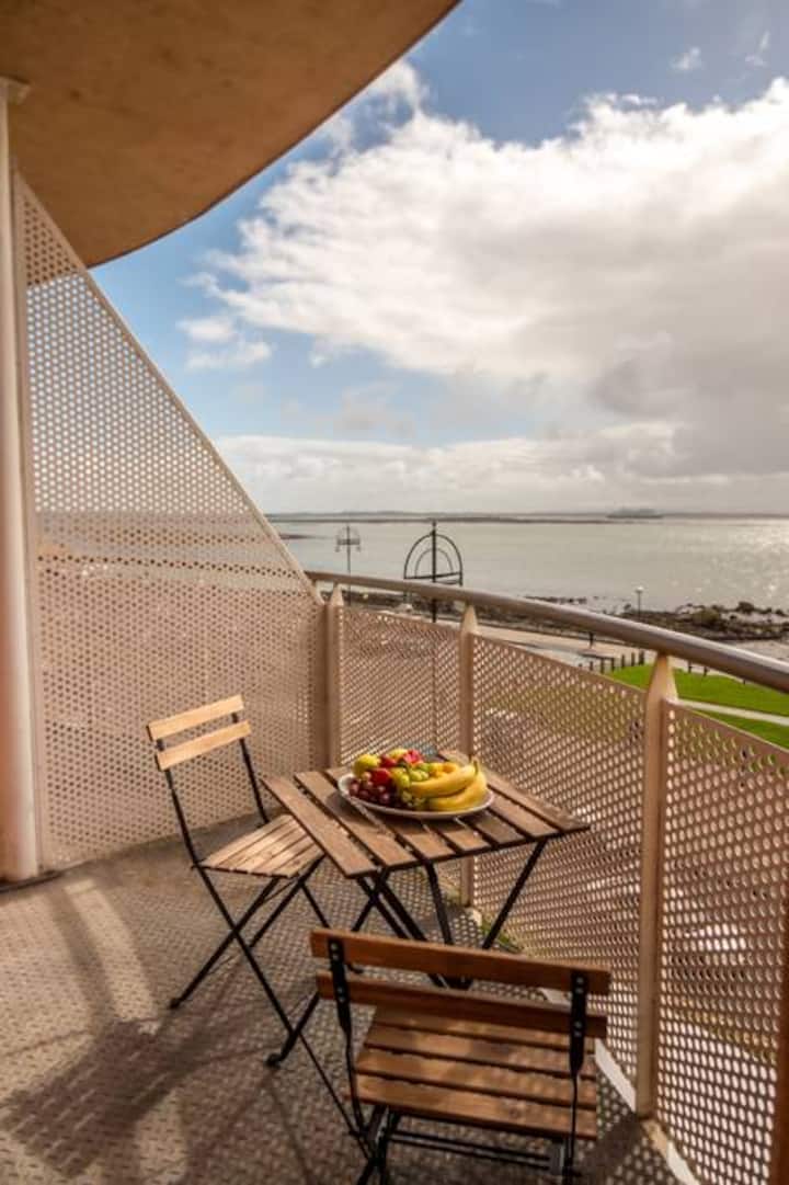 Galway Bay Sea View Two Bedroom Apt With A Balcony - Galway