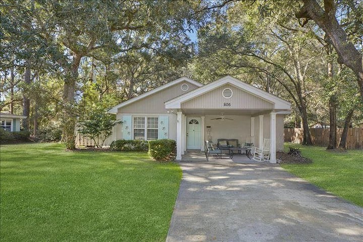 At Twelve Oaks Cottage - Jekyll Island, GA