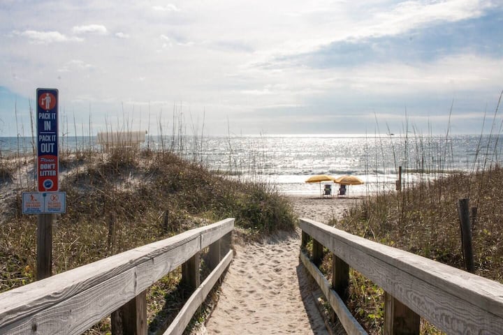 Beach Chic, 5-minute Walk To Beach & Boardwalk - Carolina Beach, NC
