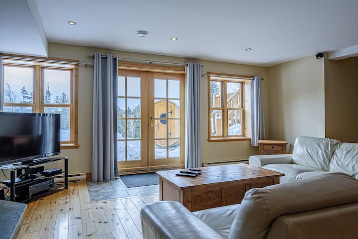 Chalet Avec Spa Privé, Sauna Et Piscine Extérieure - Saint-Sauveur