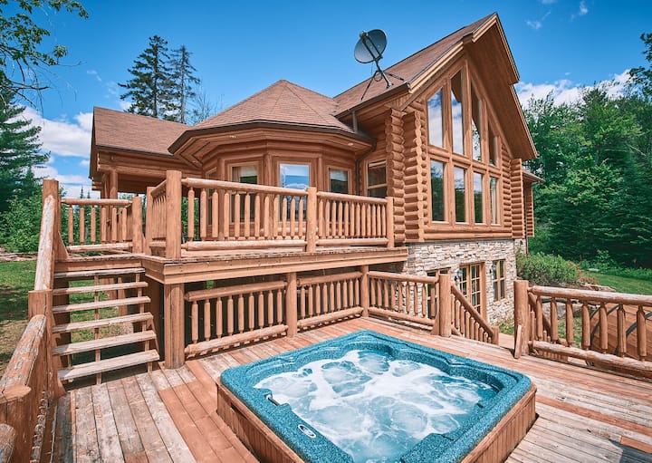 Family Chalet With Sauna, Hot Tub & Outdoor Pool - Saint-Sauveur