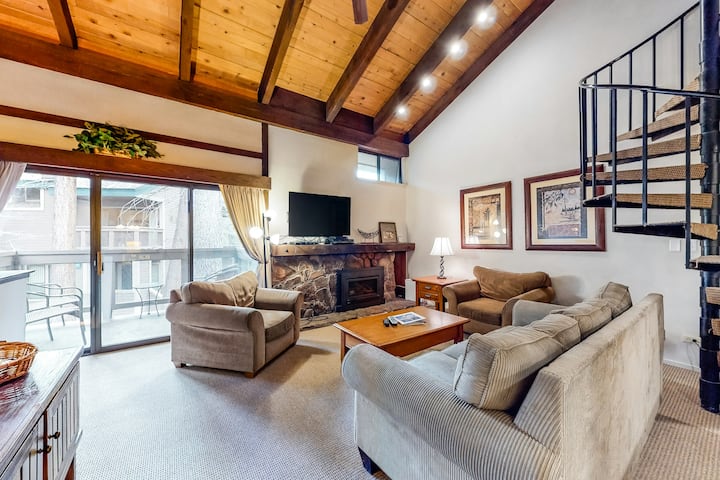 1br Lakefront | Dock | Pool/ Hot Tub | Firepit - South Lake Tahoe