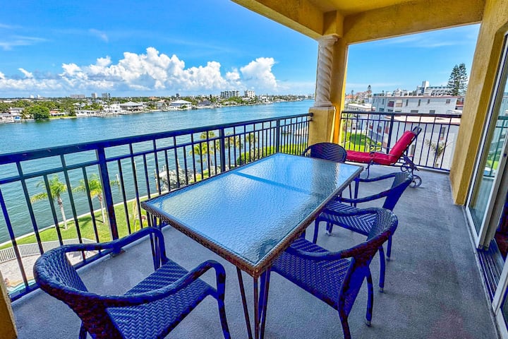 Top Floor. Easy Beach Access. Pool And Hot Tub. - Treasure Island Beach, Treasure Island