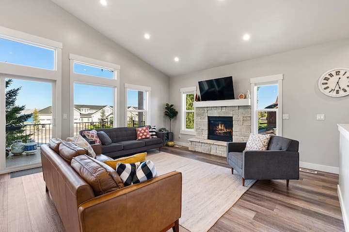 Steps From Lake, Sauna, Hot Tub, Games, Pool! - Garden City, UT