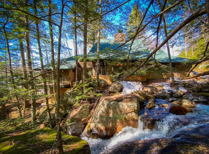 Enchanted N. Conway One-of-a-kind Family Retreat - North Conway, NH