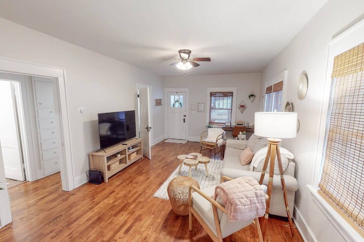 Boho Bungalow - Cute And Cozy - Pet Friendly - Moorings Beach, Wichita