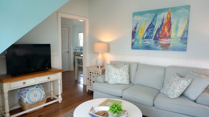 Marsh Harbour Inn-captains Quarters Suite - Bald Head Island, NC