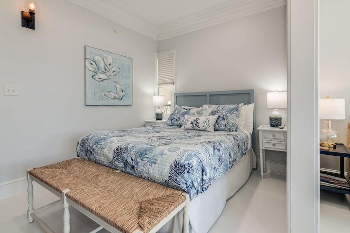 The Shoals Room At The Marsh Harbour Inn - Bald Head Island, NC