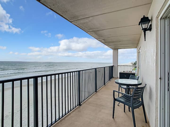Oceanfront Corner 2br With Private Balcony Ocean Views And Car Free Beach - New Smyrna Beach, FL