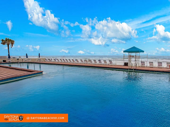 Renovated Beachfront Studio, New Kitchen, Pool - Daytona Beach, FL