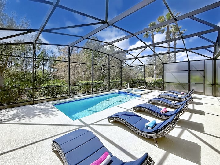 Luxury Disney Villa With South Facing Pool & Spa - Davenport, FL
