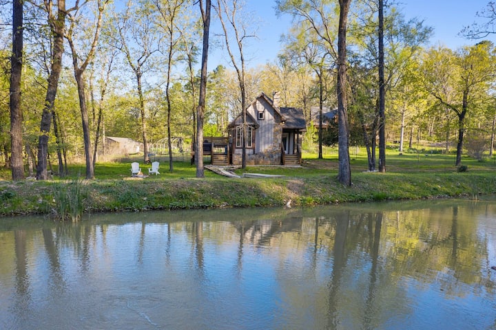 Romantic Getaway With Hot Tub