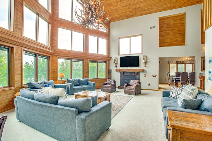 Waterfront Central Wisconsin Cabin W/ Indoor Pool! - Day, WI