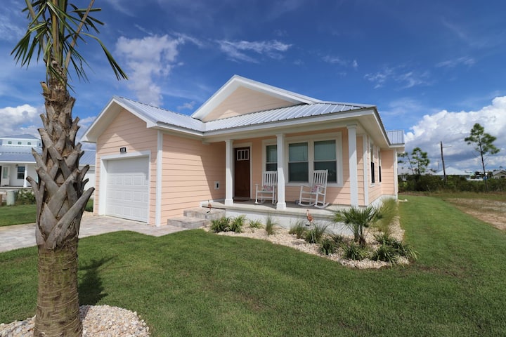 Pink Flamingo, 3bd/2ba W/fenced In Backyard! - Mexico Beach, FL