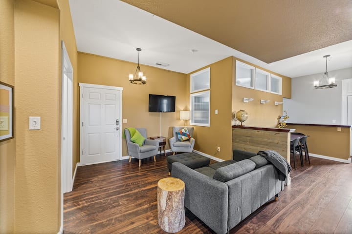 Historic St. Regis Condo: 3br + 2 Parking - Grand Junction, CO