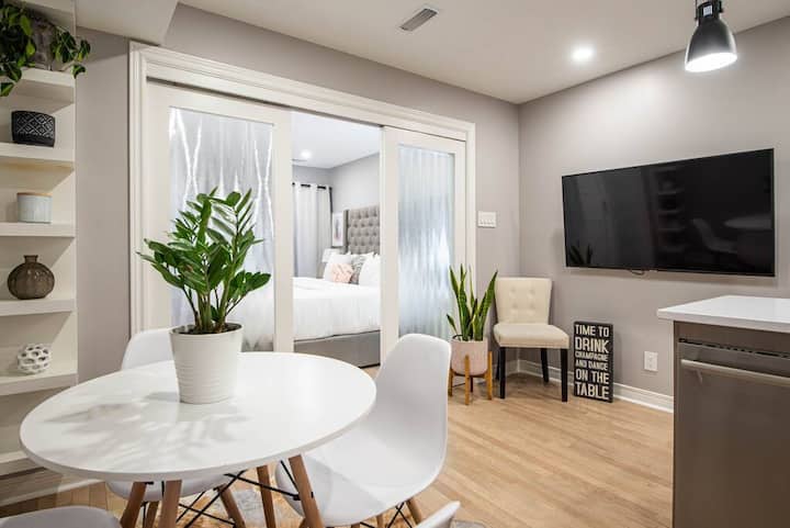 Bright, Main Level Apartment With Large Deck - Ottawa