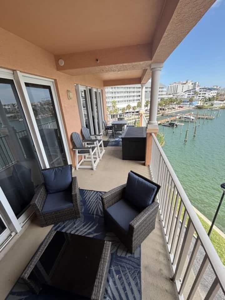 400 Harborview  Bayfront Luxury W/ Heated Pool, Spa, Balcony Views & Walk To Clearwater Beach - クリアウォーター・ビーチ, FL