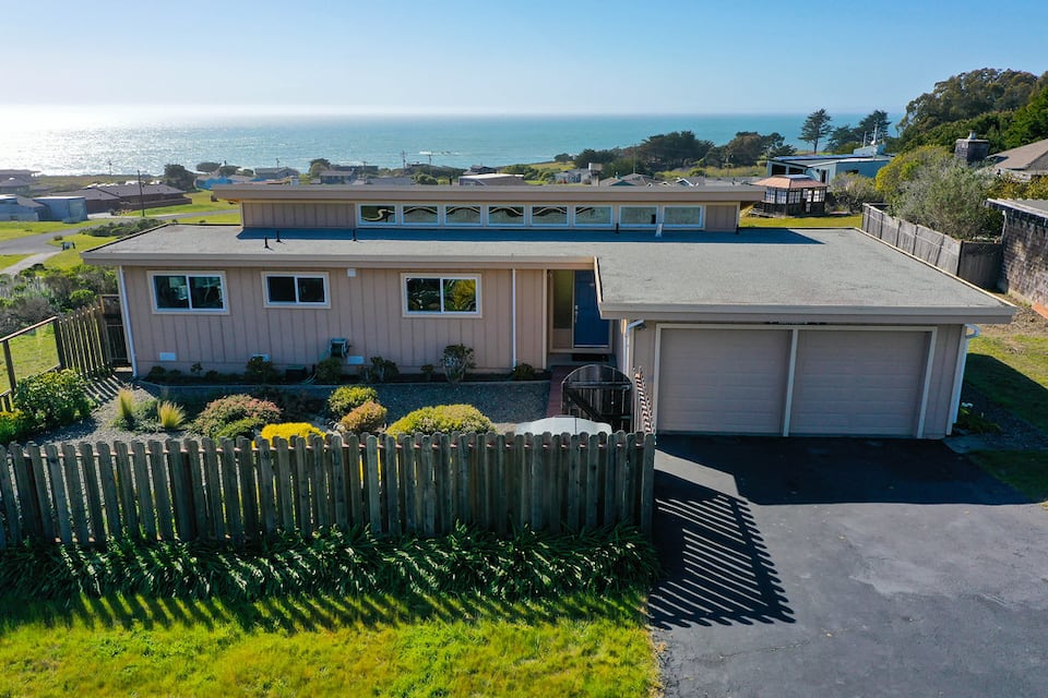 California Beach House Vacation Rentals - United States | Airbnb
