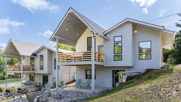 Contemporary Mountain Home In Asheville - Asheville, NC