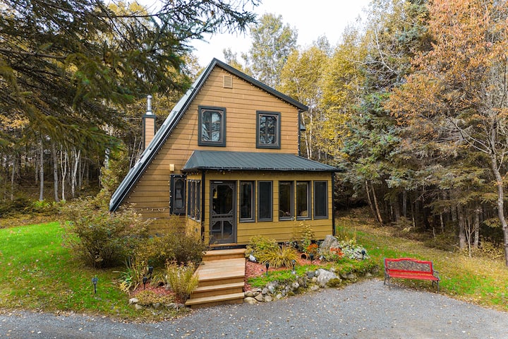 Un Jardin Bucolique Doté D'un Sauna Extérieur - Baie-Saint-Paul, QC
