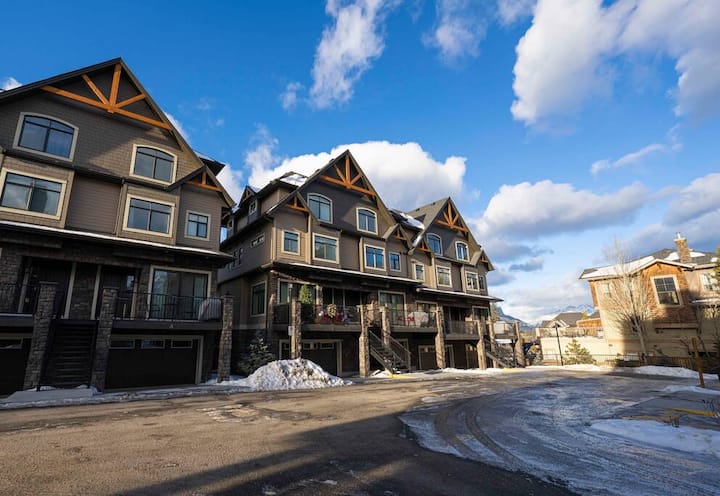 M18- 5br+ 4.5ba Luxury Townhome, Sleeps 15 Canmore - Canmore