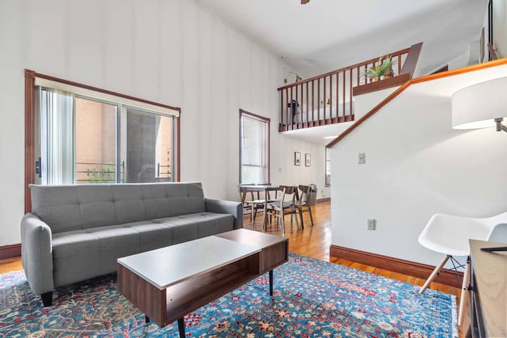 Jacuzzi 1br Loft W/ Den/office-open Concept - Madison