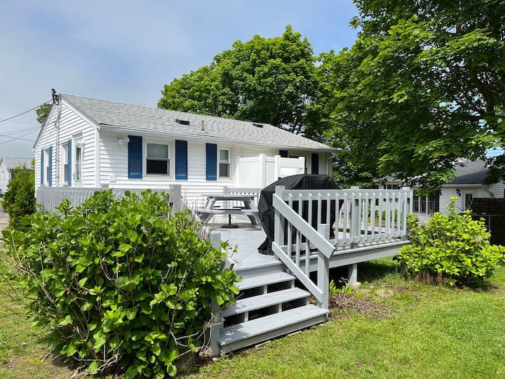 Cozy Cottage In Scarborough Area W/central Air! - Narragansett, RI