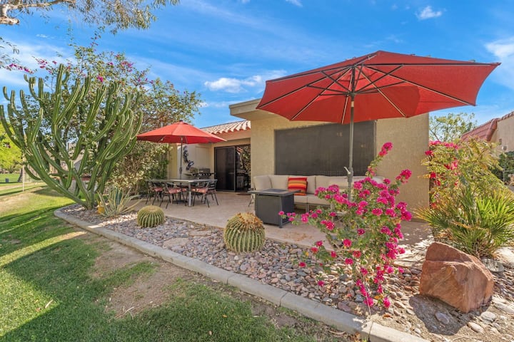 ¡Nuevo Listado A Partir Del 4/2019!  Renovado 2/2! Amplio Sw Frente A Patio Trasero!  Pasos A La Piscina! - Palm Desert, CA