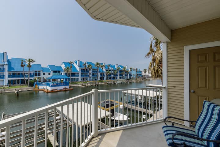 Beautiful Water-view Condo For A Relaxing Escape - North Padre Island, TX
