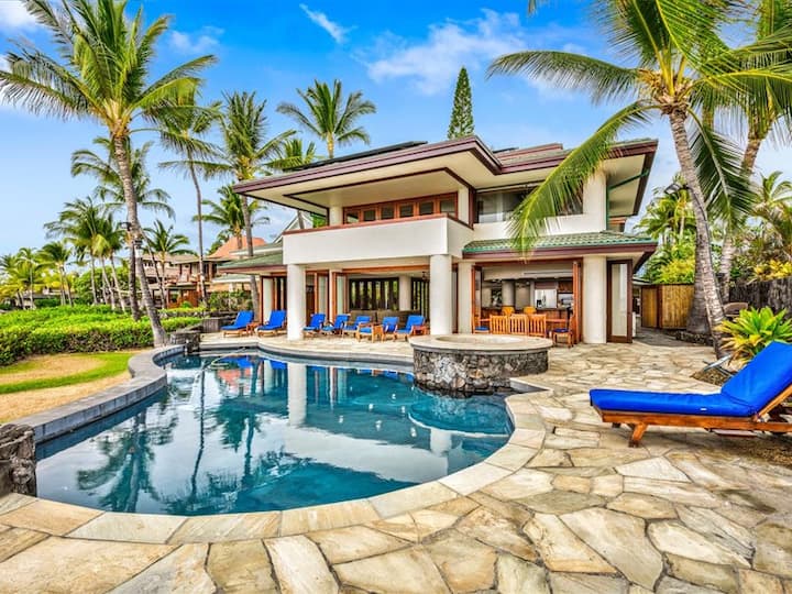 Blue Water: Oceanfront Home W/private Pool & Spa - Kailua