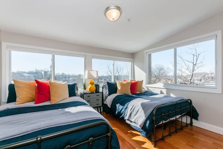 Tasteful & Luminous Refuge | Near T - Boston, MA