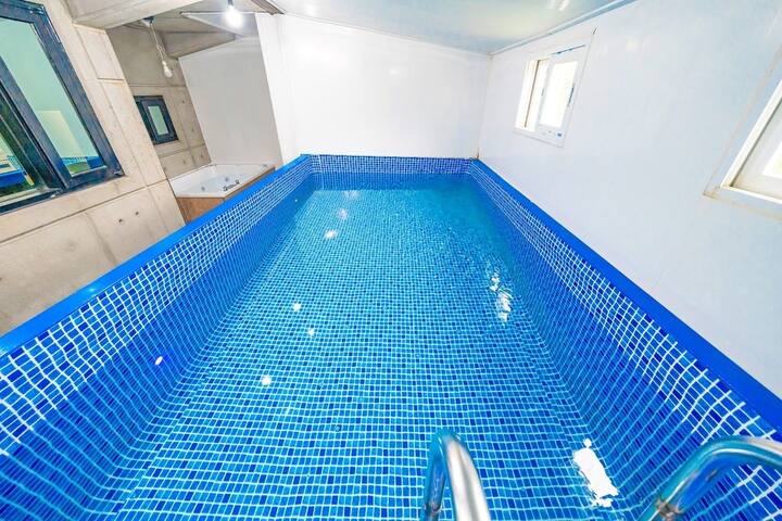 밤하늘의 별을 보며 휴식을 즐길 수 있는 스위트풀빌라D호(독채단층/스파) - 화도읍