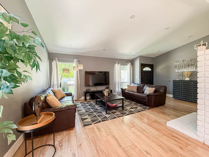 Brand New Modern 4br 2ba Luxury Home - Fal - Prime - Calabasas, CA