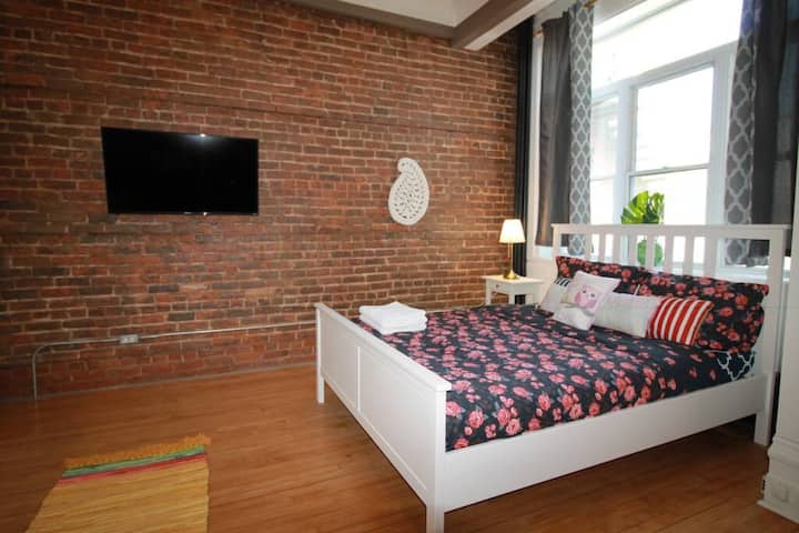 Sunny Loft Close To Hospital / Metro / Downtown - Montreal