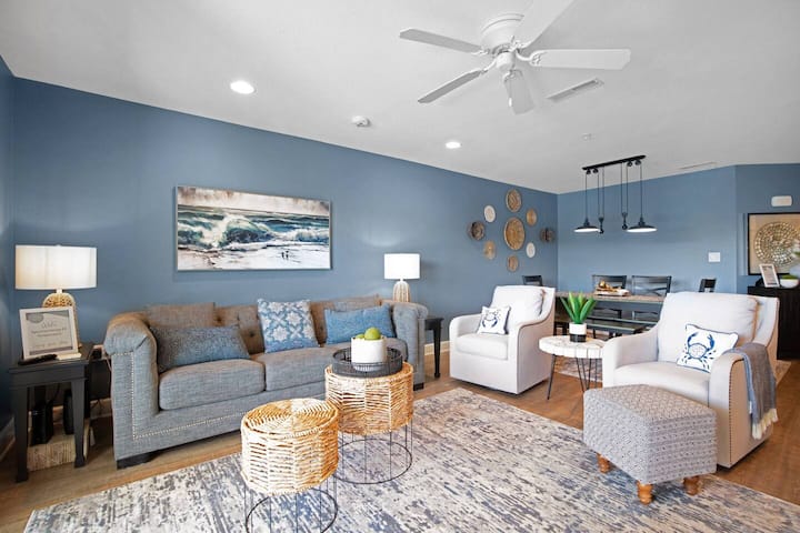 Waterfront Getaway! Luxury Condo With 3 Pools! - Missouri