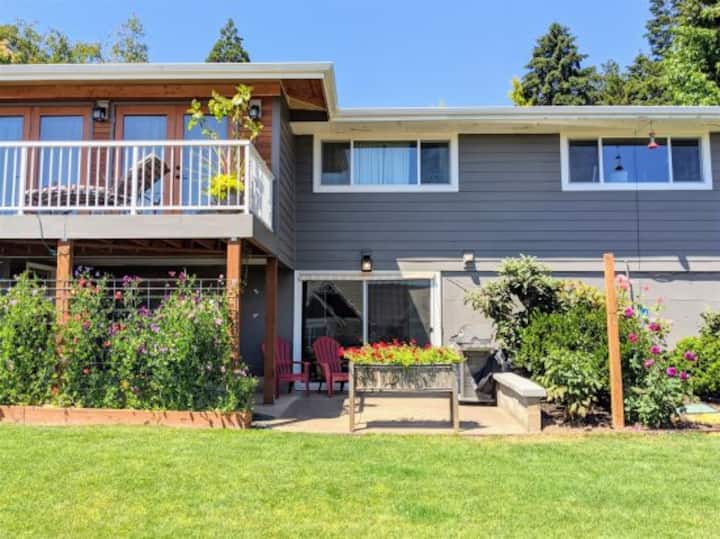 Seventh Haven: A King Suite In The Heart Of Dundee - Newberg, OR