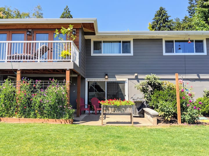 Seventh Haven: A King Suite In The Heart Of Dundee - Dundee, OR