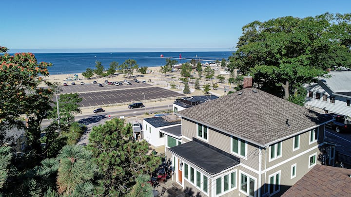 Cozy W Large Deck And Great Views Of Lake Michigan - Grand Haven, MI
