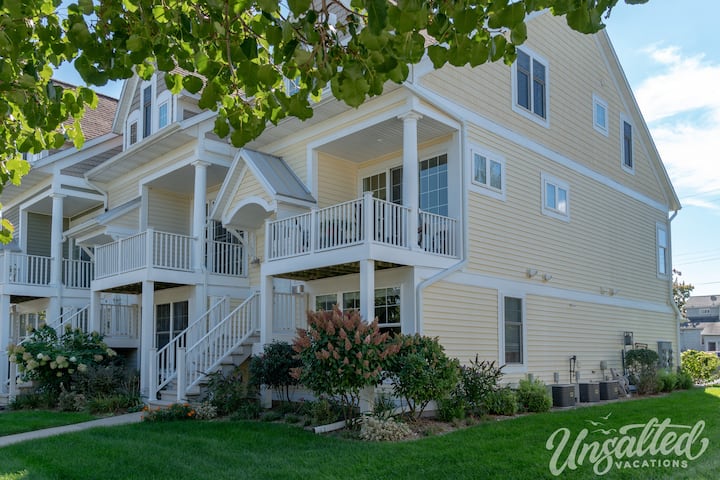 Plenty Of Space W/3 Levels! Close To Downtown! - Grand Haven, MI