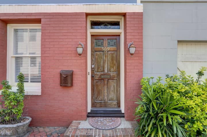 York Street Gem - A Taste Of 1800s Savannah - Savannah, GA
