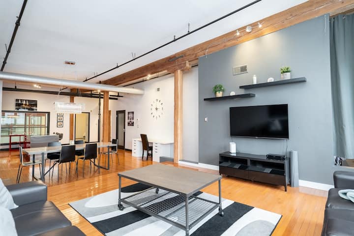 Premiere Loft-2 Bed 2 Bath-24/7 Heated Parking! - Winnipeg