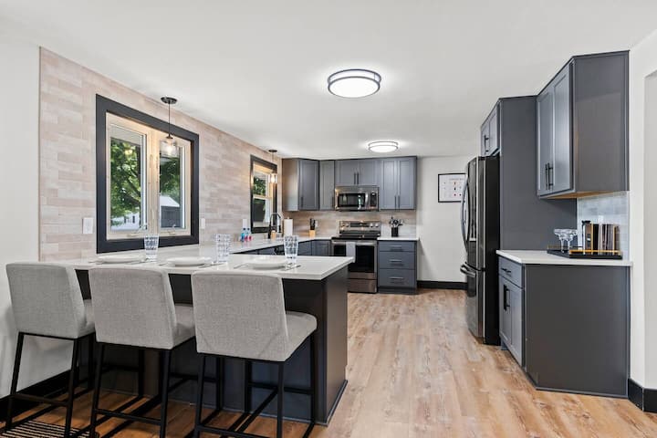 5br House By Lambeau With Game Garage - Green Bay, WI