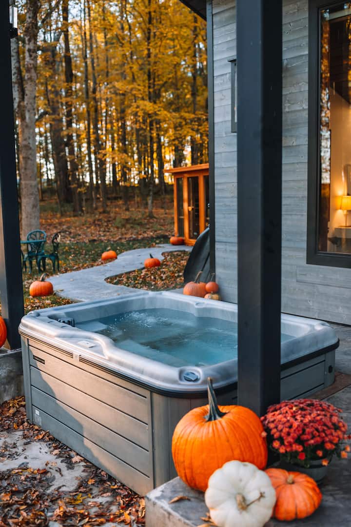 Lux Tiny House - With Hot Tub, Sauna & Fire Table! - Adirondack Mountains