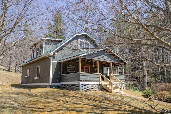 Historic Farmhouse With 6 Acres Of Fun - Blowing Rock, NC