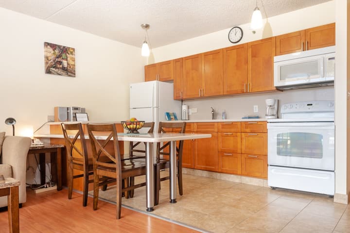 Amazing Views*free Parking*taxes/fees Included! - Kaalawai Beach, HI