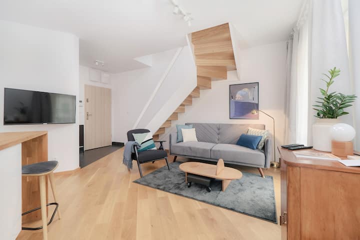 Zweistöckige Wohnung In Wrocław | Balkon Und Parkplatz - Breslau