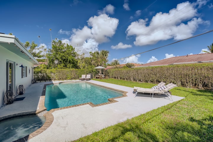 Lighthouse Point Beach Home: Dream Pool, 10 Min To Beach, 10ppl, 2 Masters! - Pompano Beach, FL