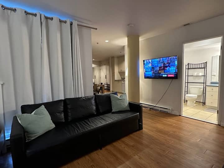 Montreal Urban Haven Big Studio & Private Terrace - Montreal